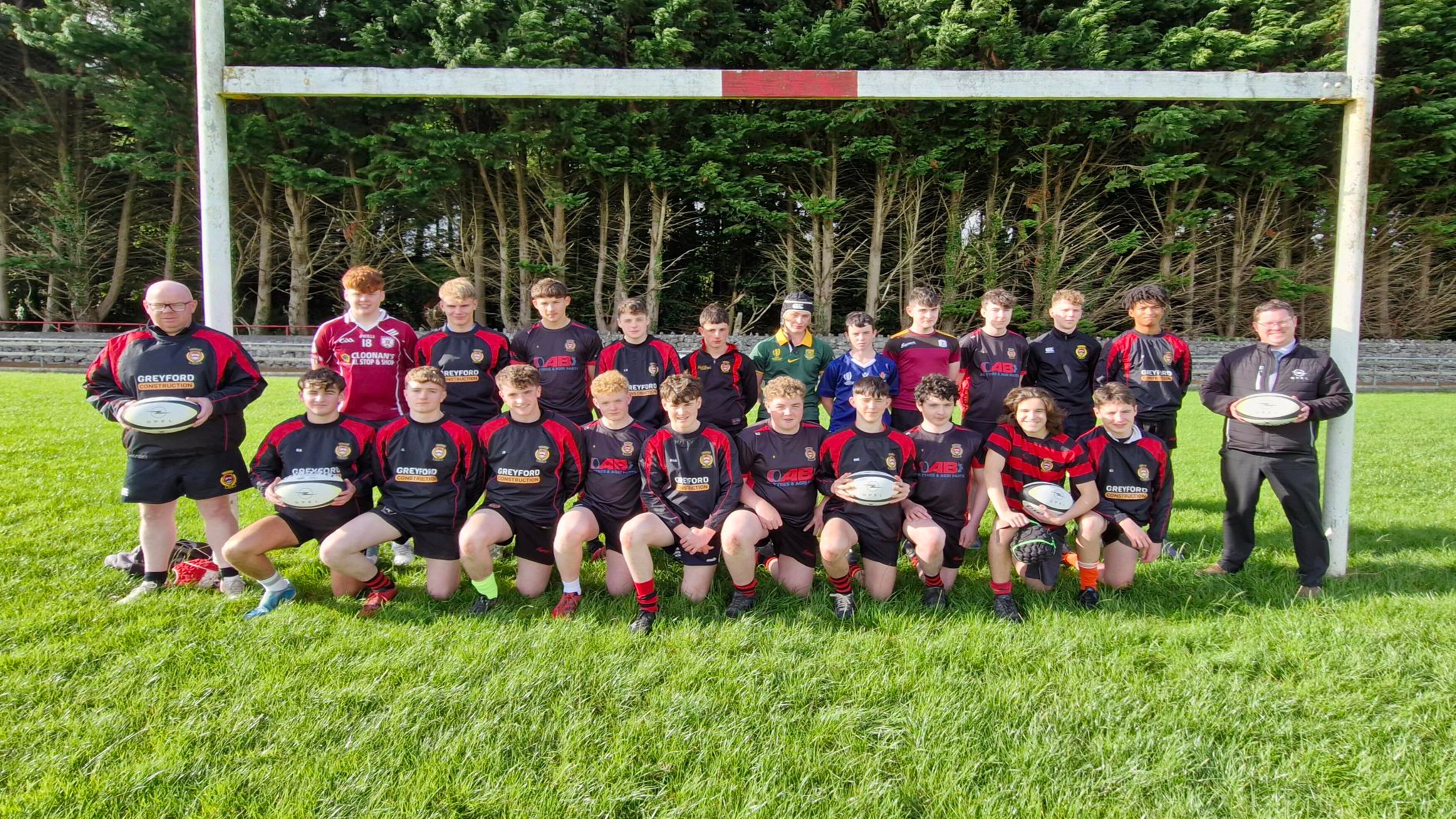 TOM DOYLE MOTORS SUPPORTS MONIVEA RFC U17s WITH NEW GILBERT RUGBY BALLS