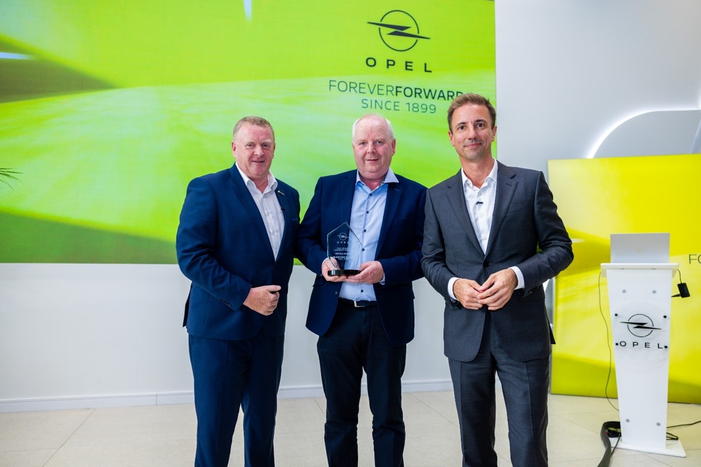 AN HISTORIC OCCASION: GLOBAL OPEL CEO VISITS TEAM IN IRELAND AND PAYS ...