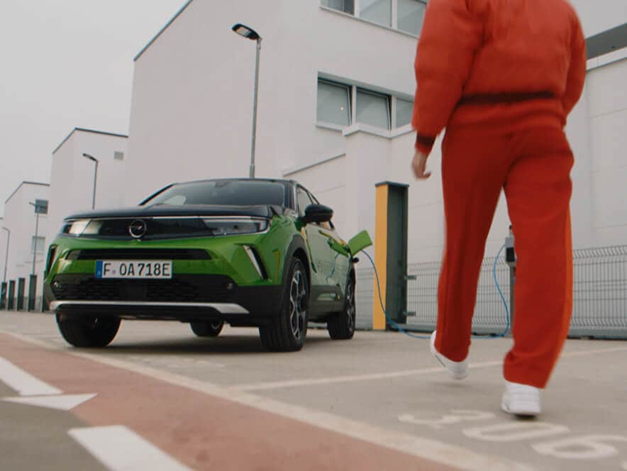 DIFFERENCES BETWEEN ELECTRIC VEHICLES: BEV, PHEV, E-REV | IRELAND